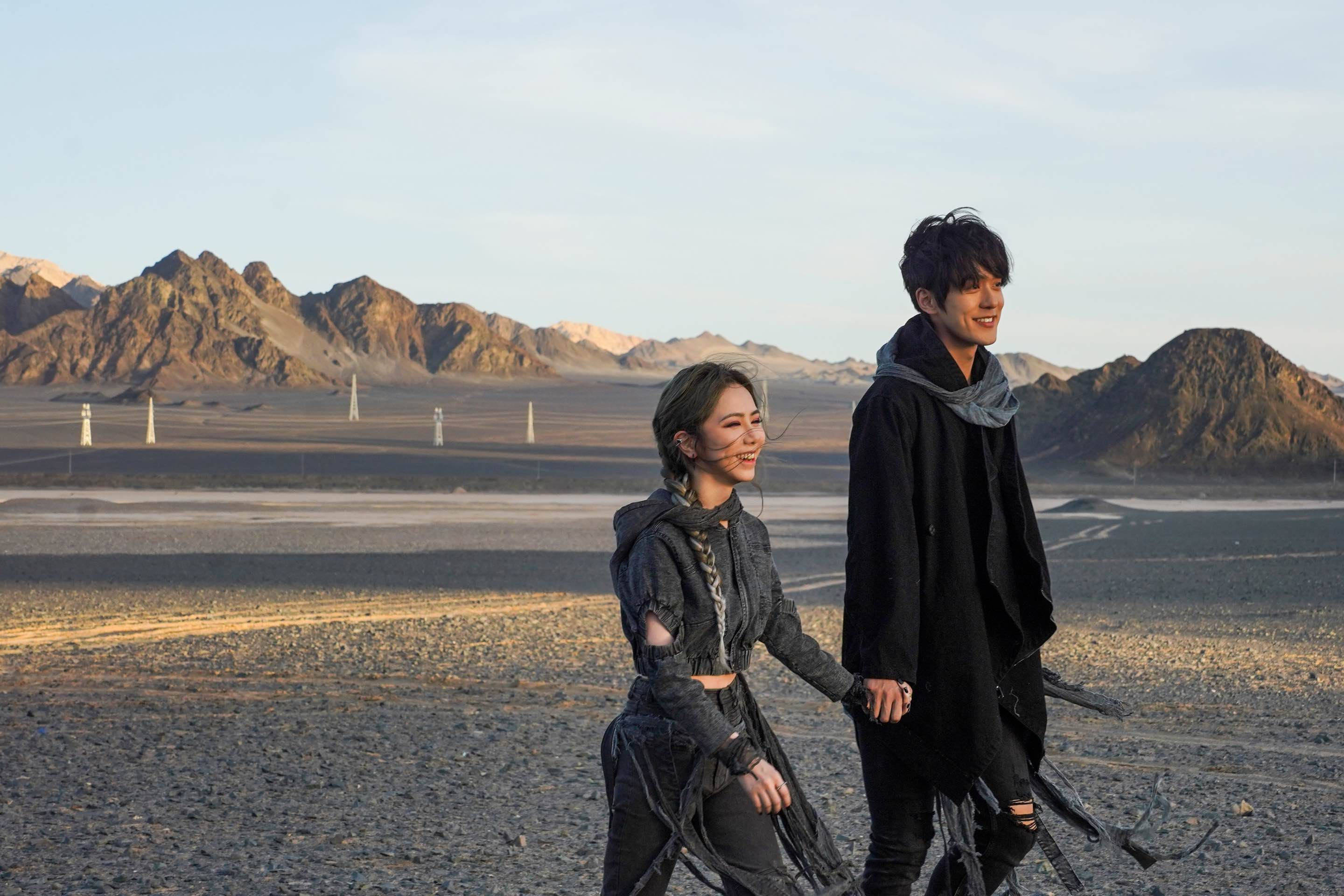 G.E.M.邓紫棋《夜的尽头》振奋上线 元宇宙CP废土重逢奔赴启示之门-笑奇网