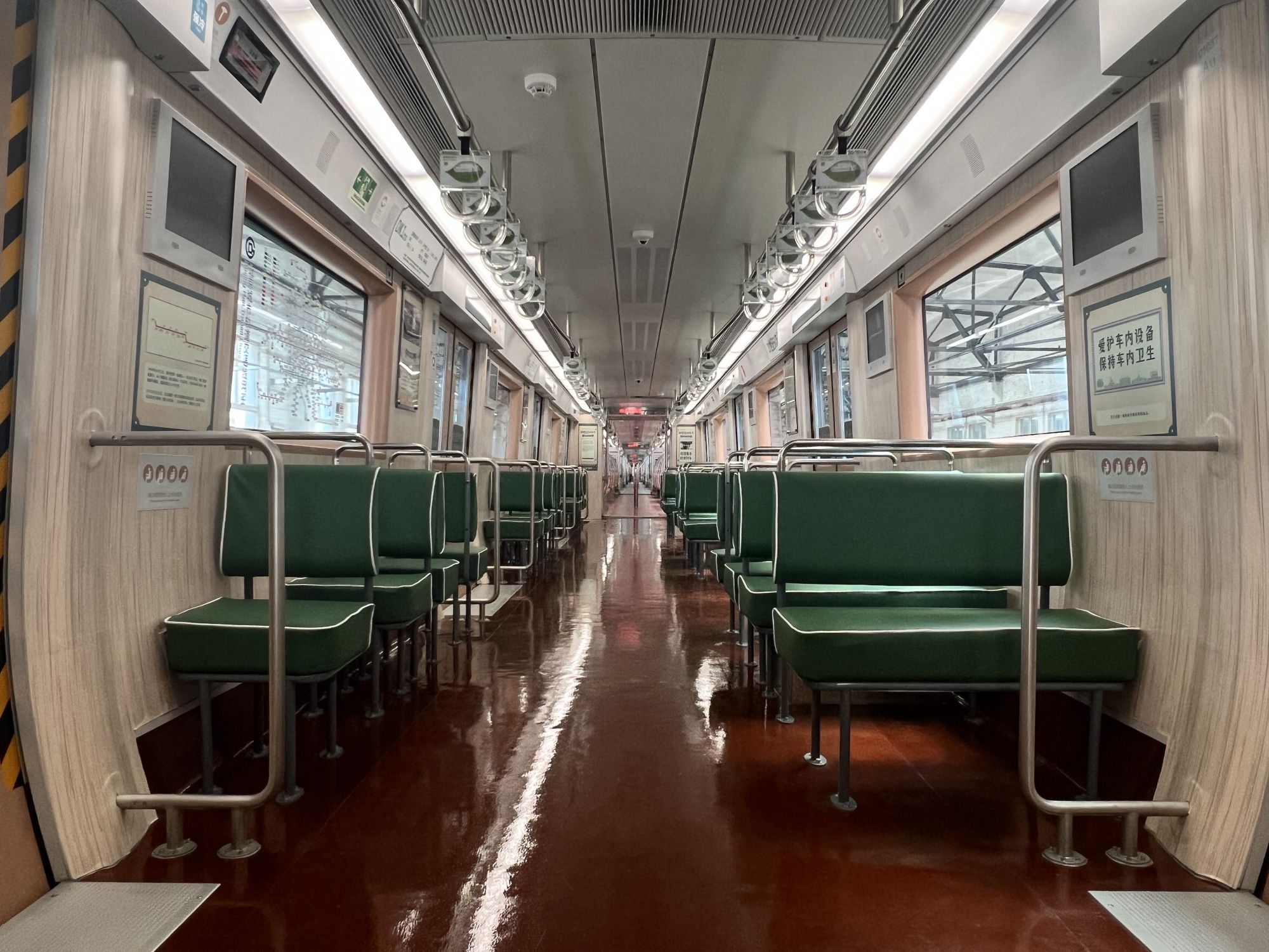 沉浸式“穿越时光”乘车体验 北京地铁“时光列车”8月8日起上线试运营-千龙网·中国首都网